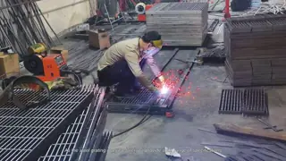 The production process of steel grating