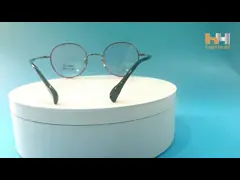 Leichtes Bild aus Titan mit runden Augen Vi presento il film