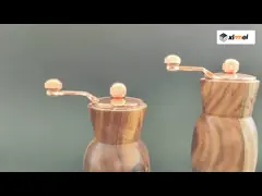 Raccogliere sale e peperoncino a partire da legno naturale