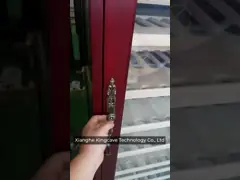 나무 압축기와 LED 빛의 알코올 음료의 전기 에너지