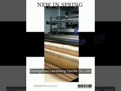 Tessuti di satin con un minimo d‘abbattimento per abiti, flessibili e confortevoli