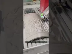 Eenkopige CNC-freesmachine met schommelkop voor booggebogen oppervlak