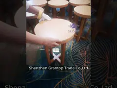 Uma sala de cozinha em legno, uma sala de luxo azul-verde nórdica para mobiliário.