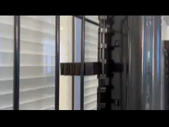 三角形のくねり3dは溶接された鉄条網のパネルを曲げた