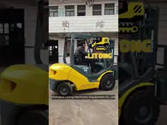 3トンの二手ディーゼルフォークリフト コマツー FD30 座席操作者の重量