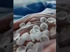 커피는 플라스틱 소재로 만들어집니다.