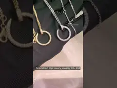 high clarity 18k gold diamond jewelry with modern style and bezel setting
