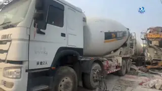 howo 8x4 380hp used concrete mixer truck with sinotruk wd615.47 engine