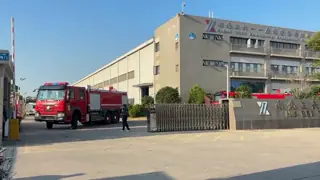 10000kg foam fire truck with 2320l water tank and diesel engine