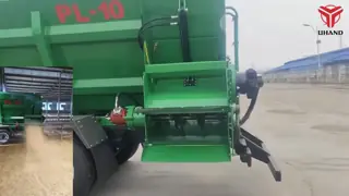 chain driven bedding spreader machine for distribution of straw dry cow manure wood chips