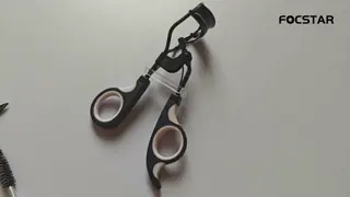 carbon steel eyelash curler with silicone pads and disposable lash comb in box